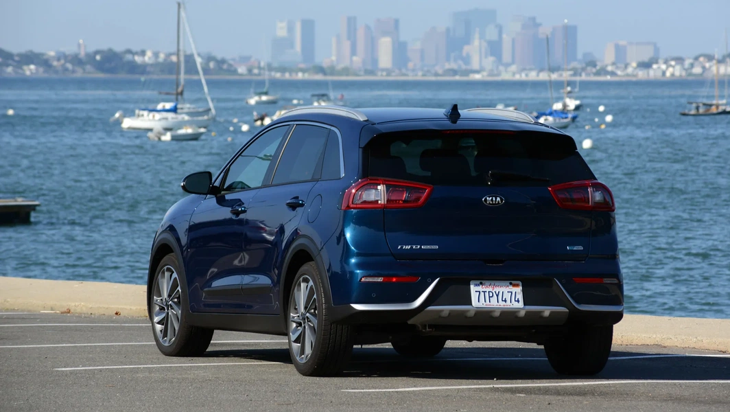 Kia hybrid SUVs and minivan compared