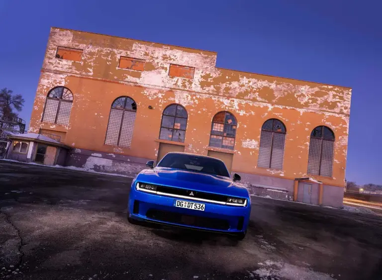 Dodge Charger 2026 in Europa, benzina biturbo o l'eretica elettrica da ...