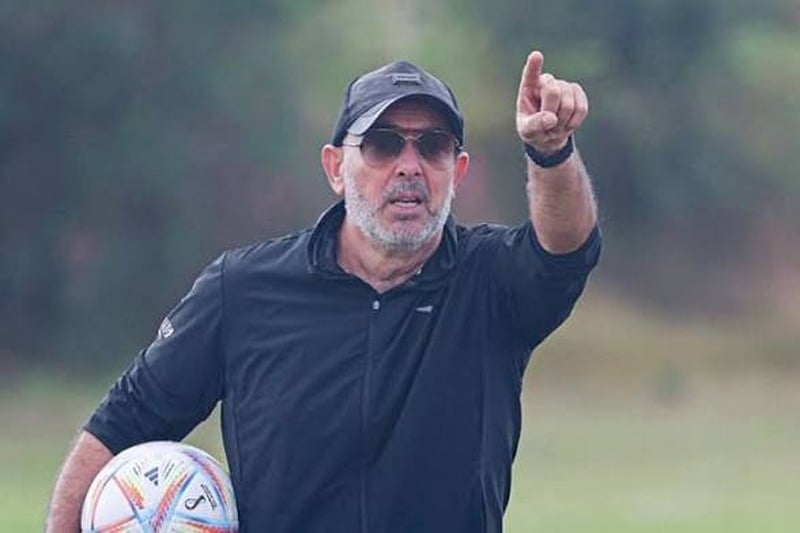 Nasreddine Nabi tout proche du banc du Raja de Casablanca