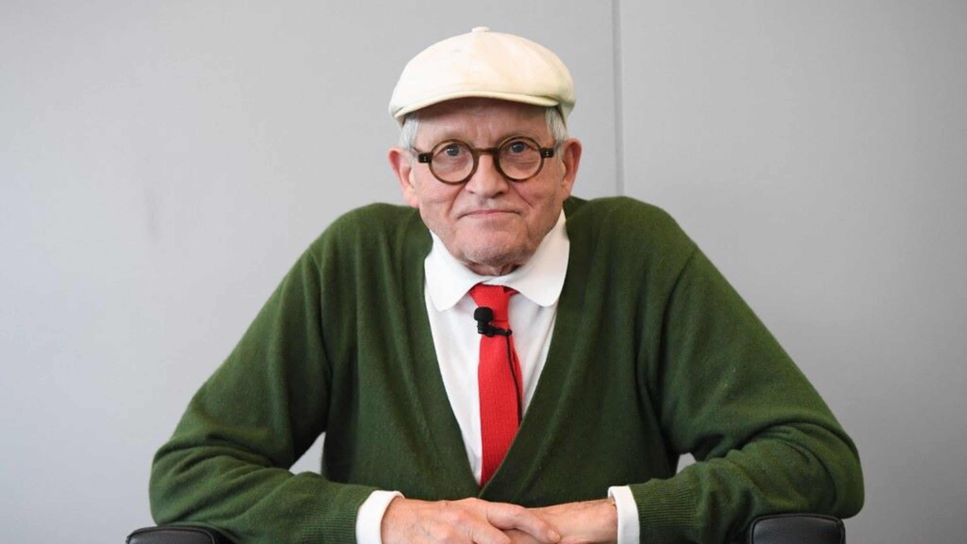 Addio a David Hockney, visionario della pop art tra pennello e pixel