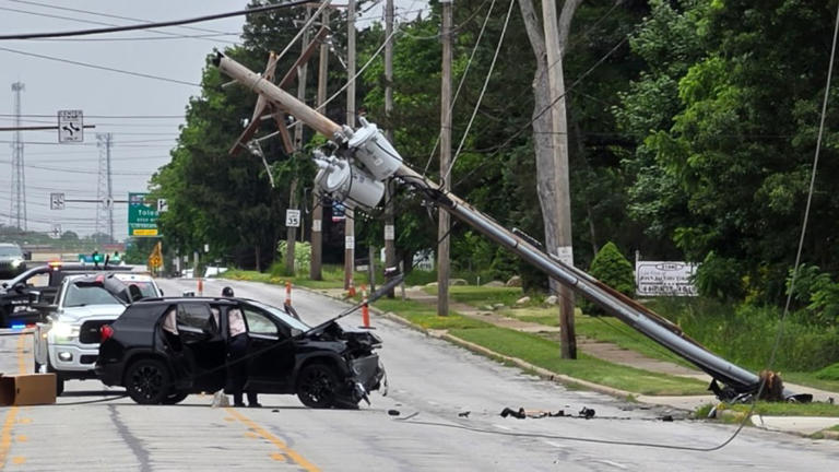 Lorain Road in North Olmsted reopened after utility pole crash