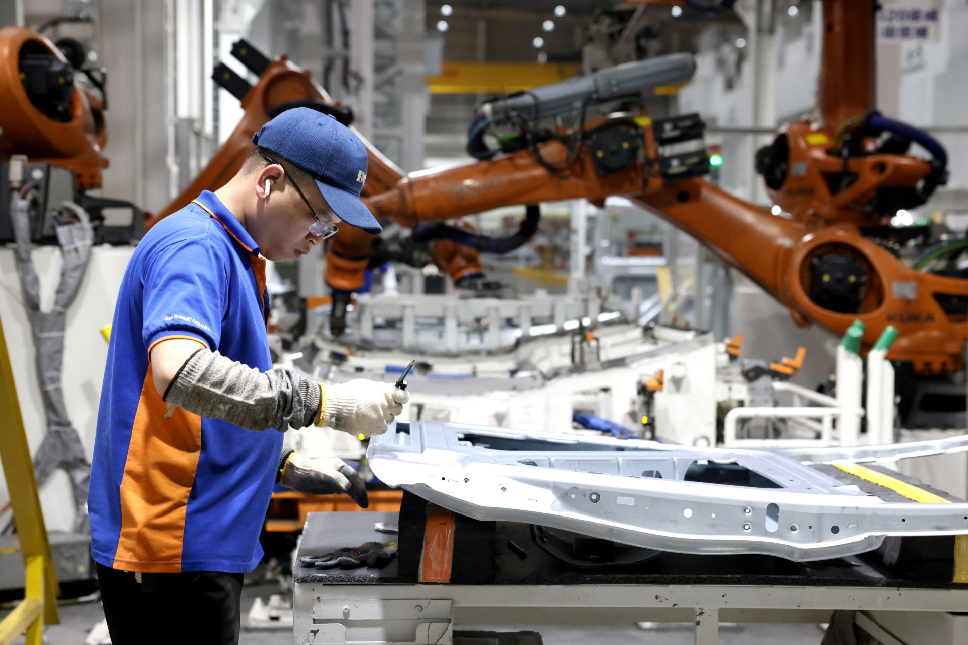 The role of innovation cycles in humankind's progress