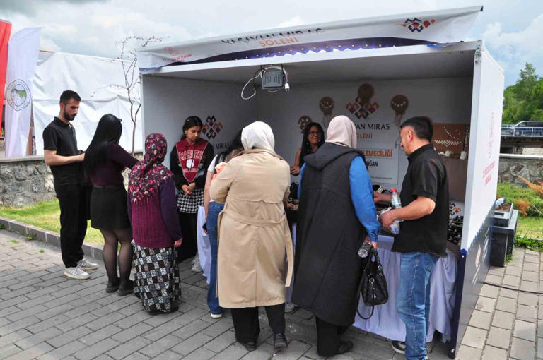 Kars Yaşayan Miras Şöleni renkli görüntülerle başladı