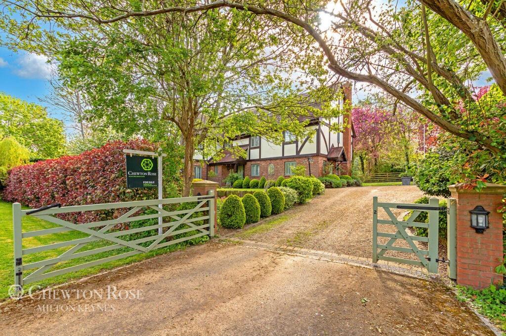 Through the keyhole at property in one of Milton Keynes’ most desirable ...