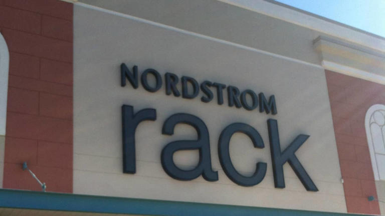 Dolce Vita’s $32 woven straw tote at Nordstrom Rack adds the perfect ...