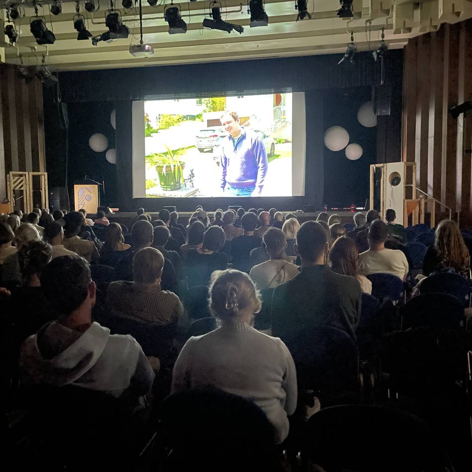 Regen, WM und trotzdem volles Haus – so startete das Bundesfestival ...