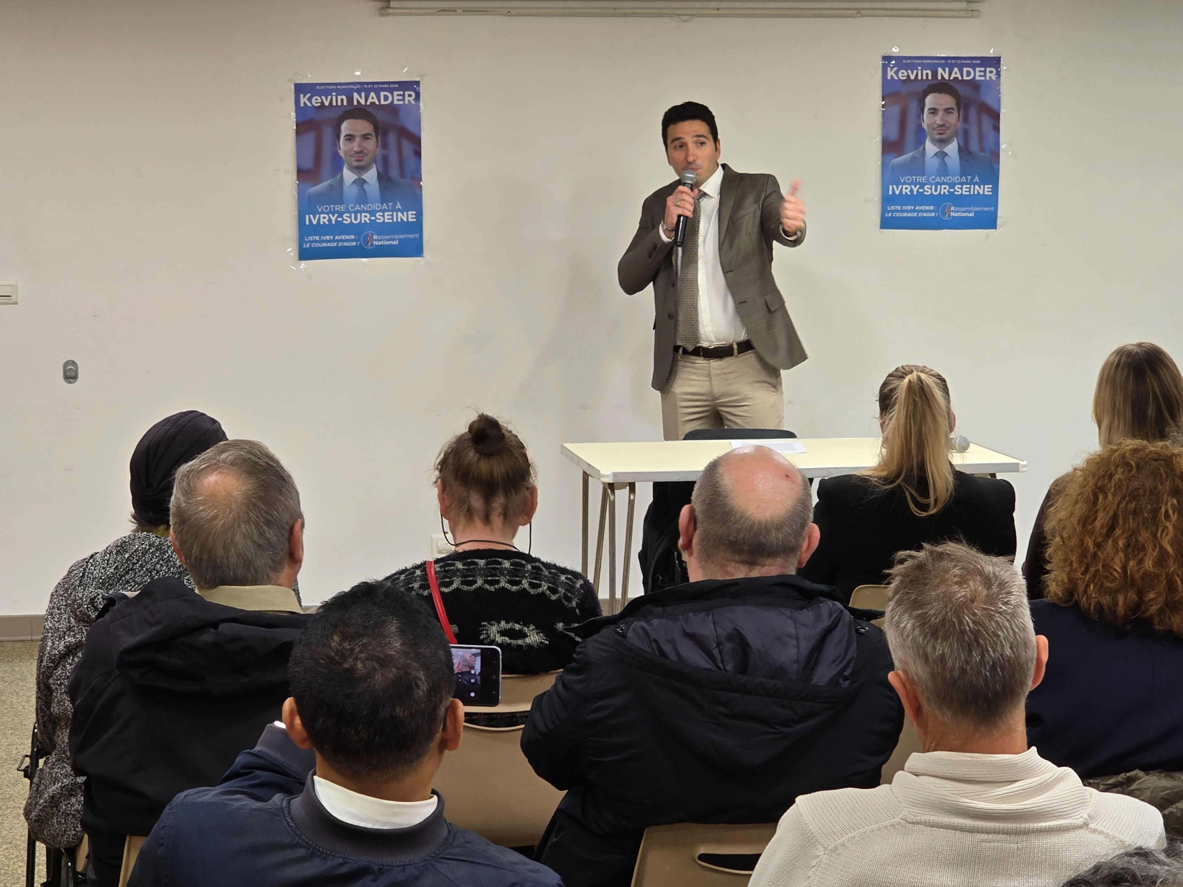 Ivry-sur-Seine : un élu RN sort un crucifix et prie en plein conseil ...