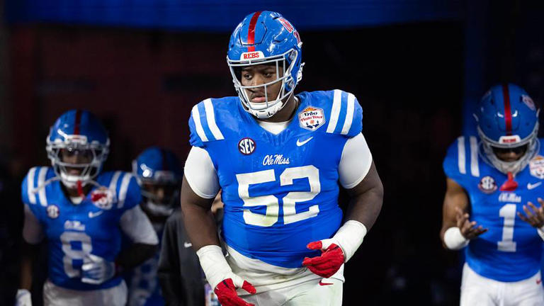 Trench titans: Top 5 defensive lines in college football going into 2026