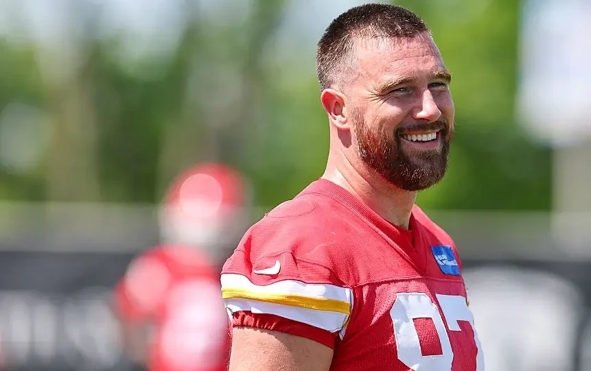 Kelce leaves Chiefs camp to witness Swift’s historic honor
