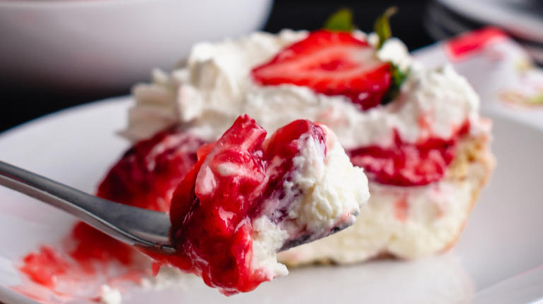 This strawberry lasagna requires zero baking — and it's perfect for summer