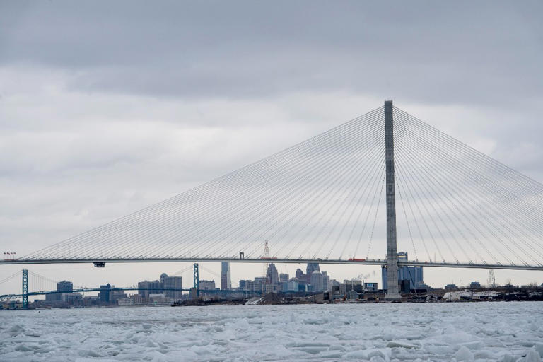 Opening of bridge connecting US and Canada delayed