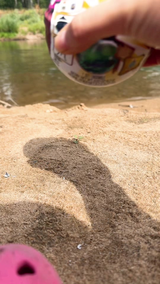 Unboxing a Harry Potter potion kit by the river