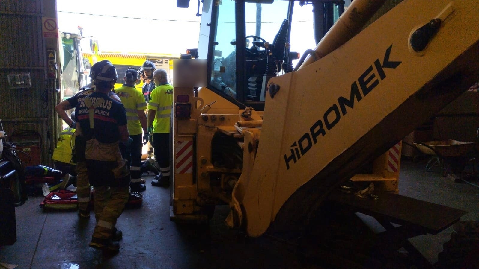 Muere un hombre aplastado por una retroexcavadora en Lorca (Región de ...