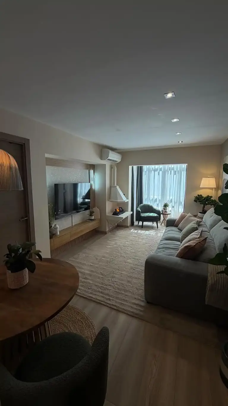 El piso de la abuela de Mario Casas en Madrid: con un salón pequeño ...