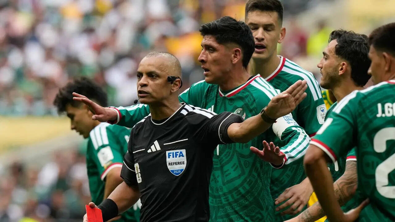 Who is Wilton Sampaio? The referee who issued 3 red cards in FIFA World ...