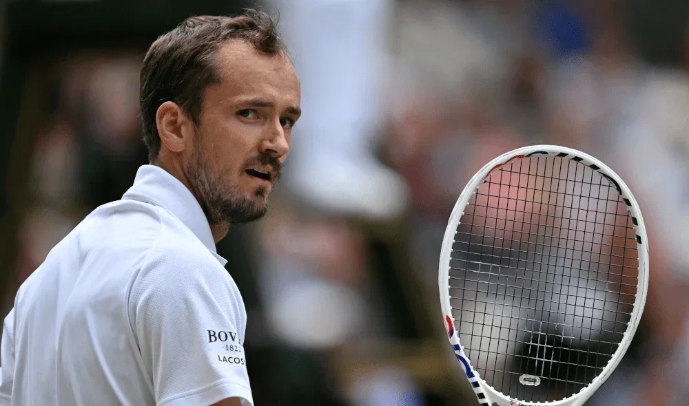 's-Hertogenbosch: Medvedev saves match point, edges 17-year-old Boogard ...