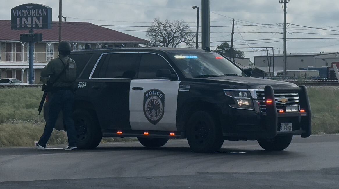 Suspect dead; 1 person dead, 10 injured in Midland active shooter incident