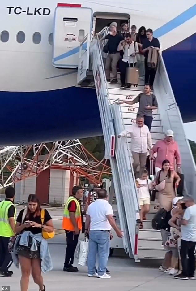 Passenger jet smashes into radar antenna while it taxied at Turkish airport