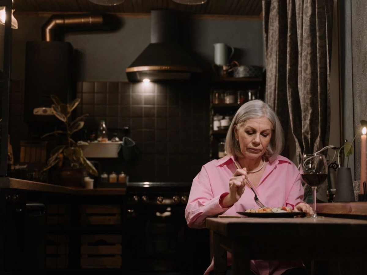 Psychology says people who eat dinner alone by choice aren’t lonely ...