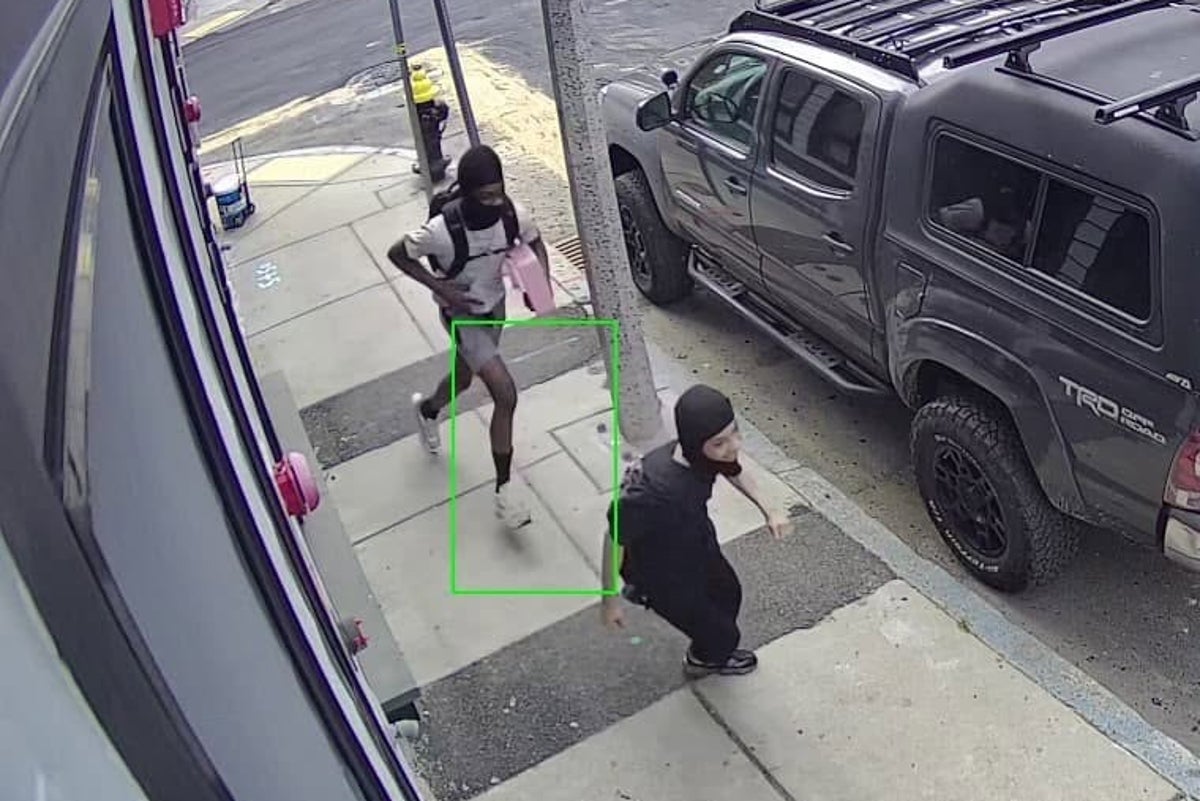 Kids’ lemonade stand robbed by armed and masked suspects