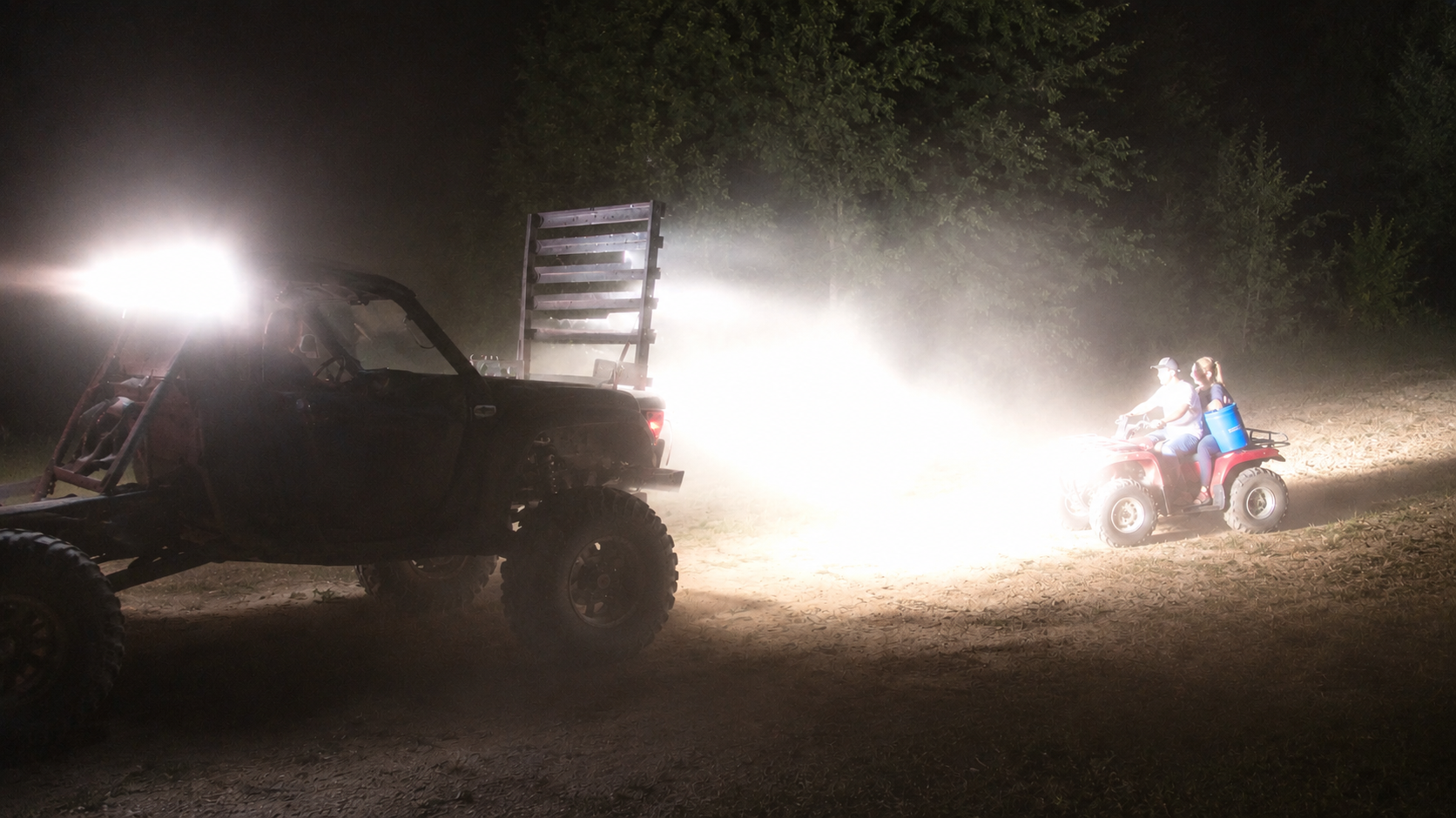 This mud truck got new lights - and blinded everyone behind it