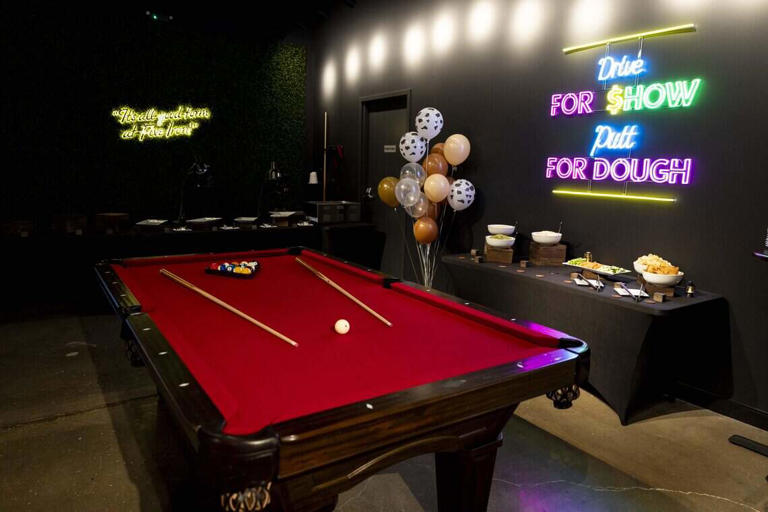 Fort Worth's new indoor golf club is an ace. Look inside