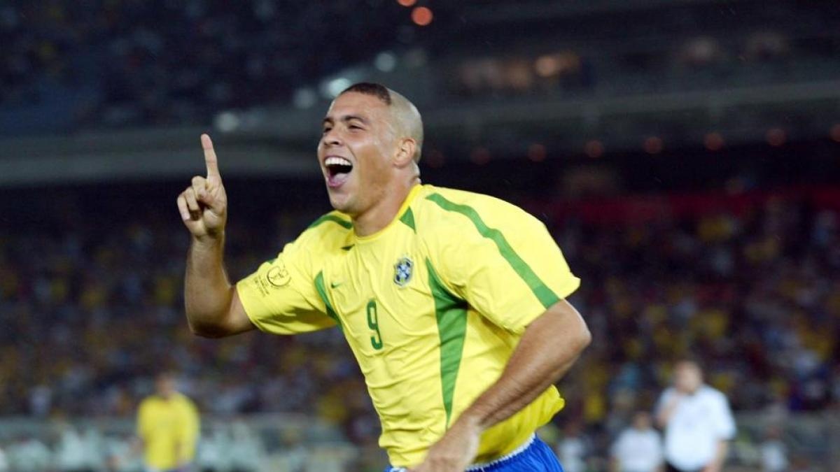 World Cup 2026: Canelo stuns Brazilian legends with an out-of-this ...