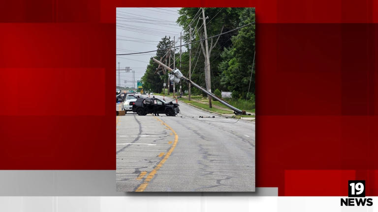 Car crash into pole causing road closure in North Olmsted