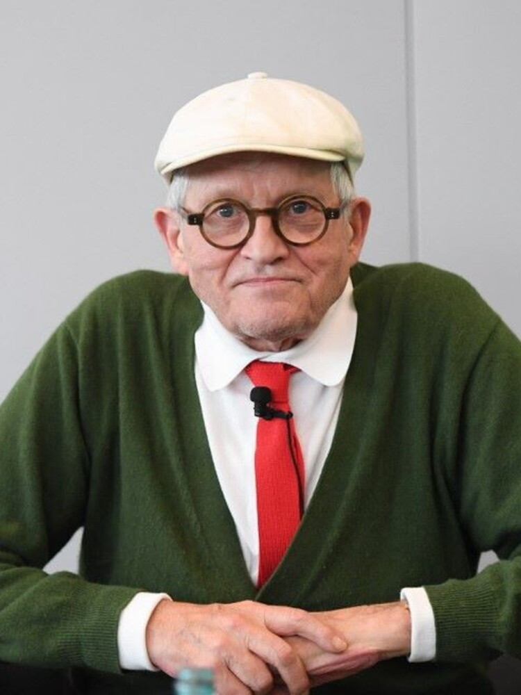Addio a David Hockney, visionario della pop art tra pennello e pixel