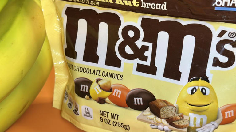 Review: We're not bananas, the new M&M's bakery flavor is surprisingly good