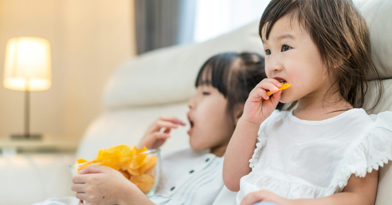 Sister-in-law allows kids to take snacks at her house, dad freaks out ...