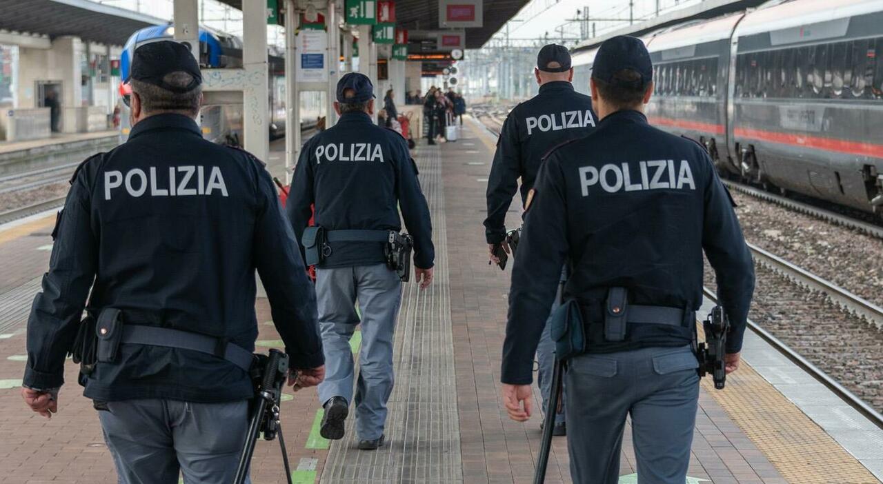 Truffa una famiglia e ruba cinque pistole dalla cassaforte di casa ...