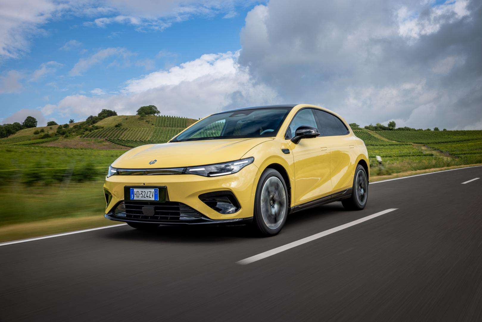 Leapmotor B05: test drive a Francoforte della nuova berlina elettrica ...