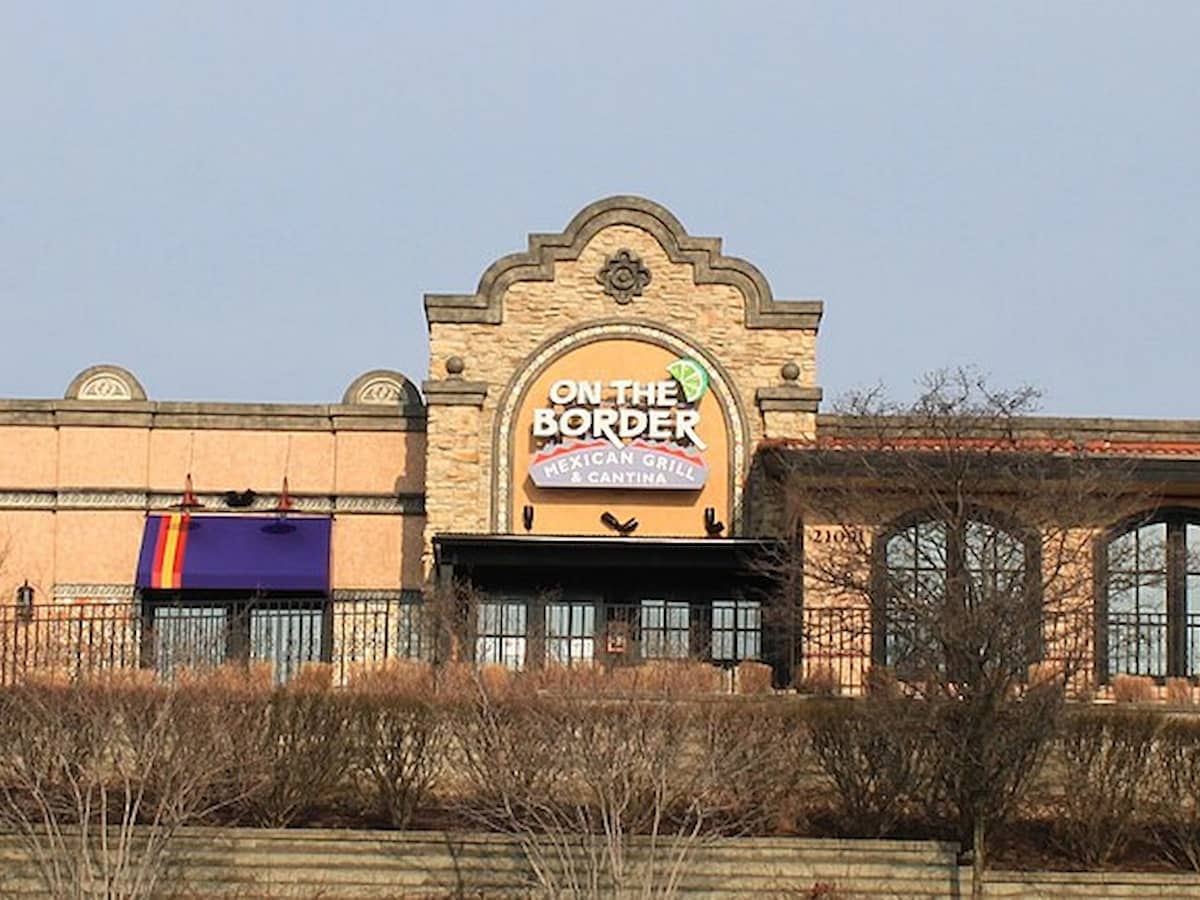 Restaurant chains that are quietly disappearing -- and probably won't ...