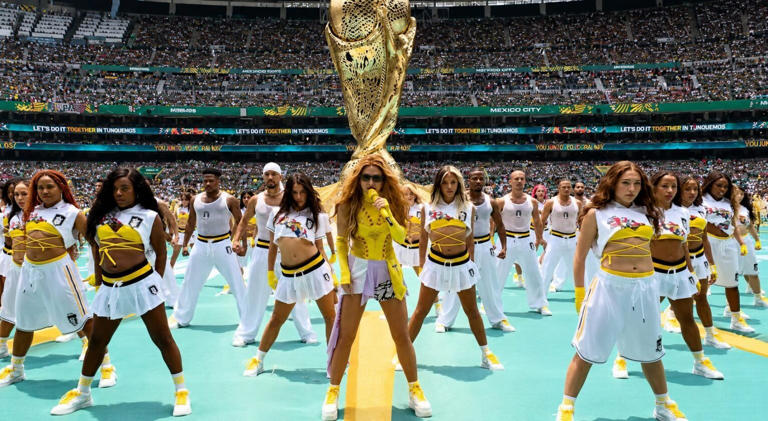World Cup: The fake Shakira from the opening ceremony sets the internet ...
