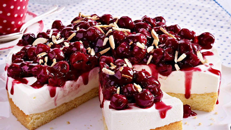 Drei Schichten zum Verlieben: Einfacher Kirsch-Quark-Kuchen für den Sommer