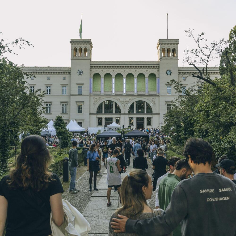 Berghain-Residents kostenlos im Museum: Der Hamburger Bahnhof bittet ...