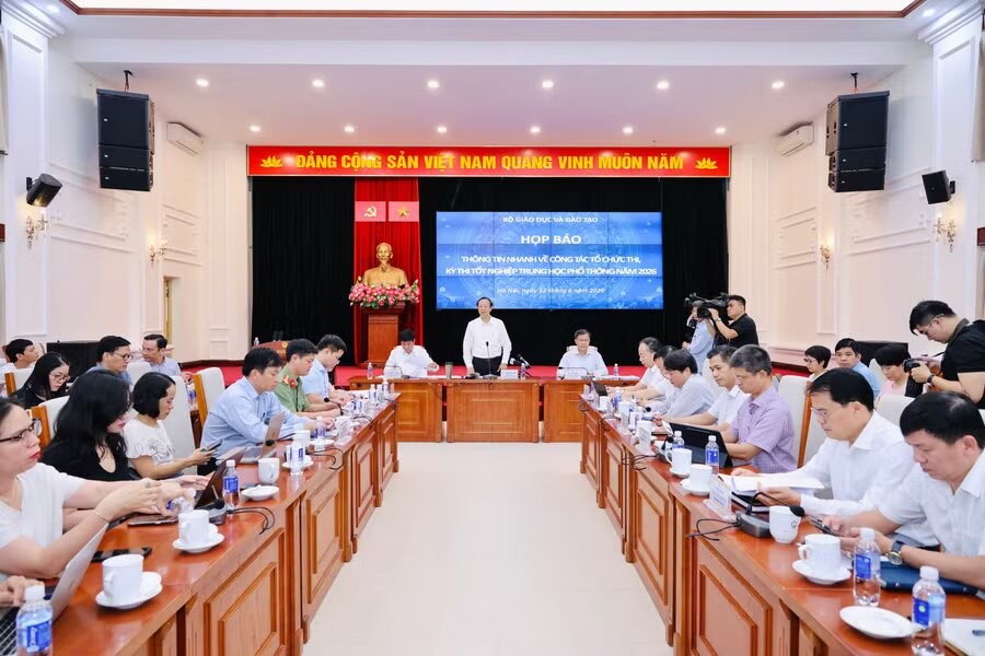 Họp báo kỳ thi tốt nghiệp THPT 2026: Đề Ngữ văn gây nhiều tranh cãi, Bộ ...