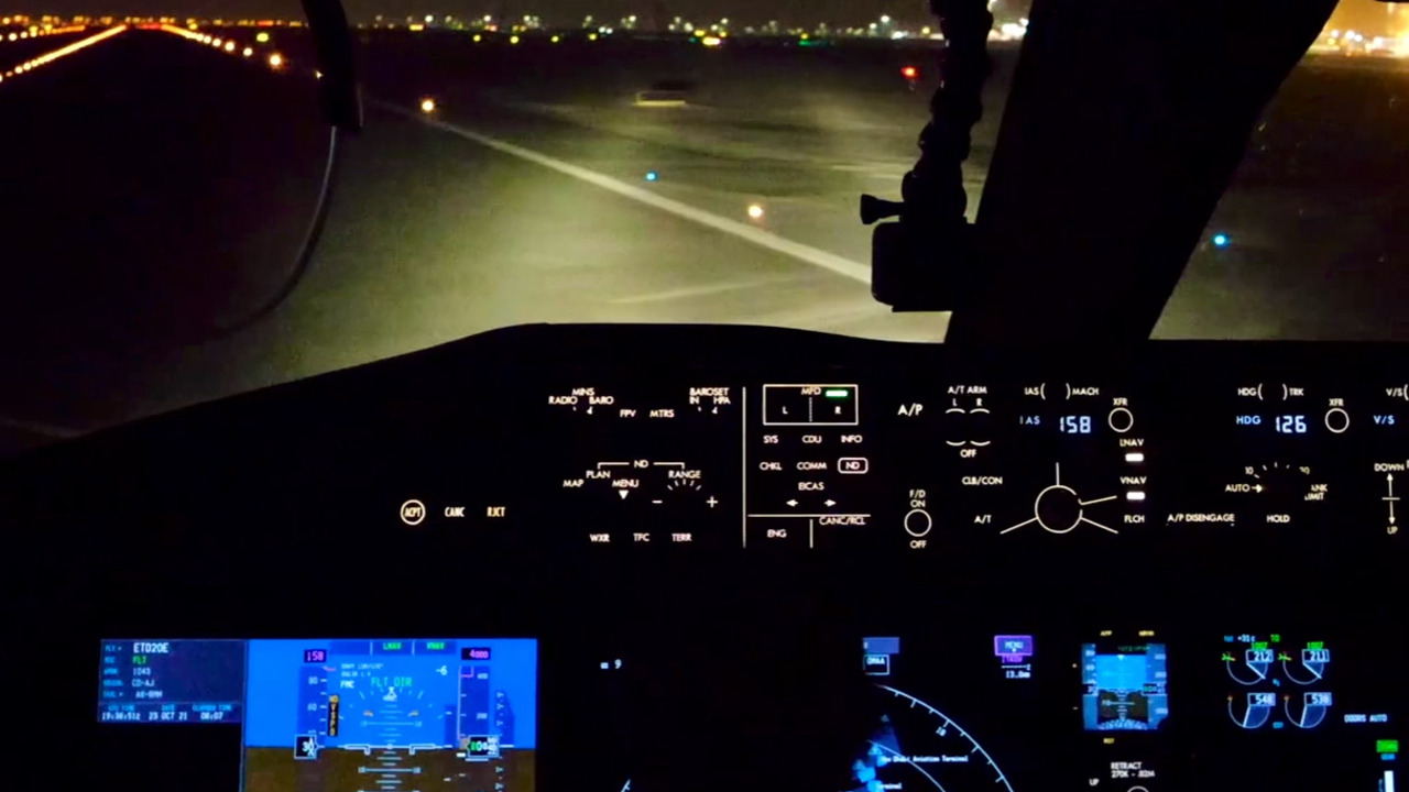 Boeing 787-10 arrives in Abu Dhabi as captured by Just Planes