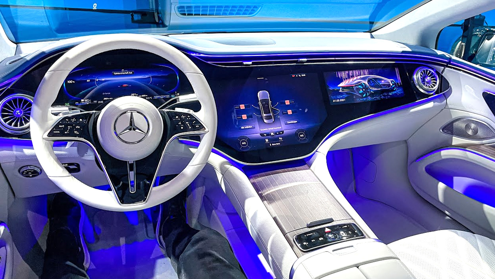 Mercedes EQS shows its massive MBUX Hyperscreen interior