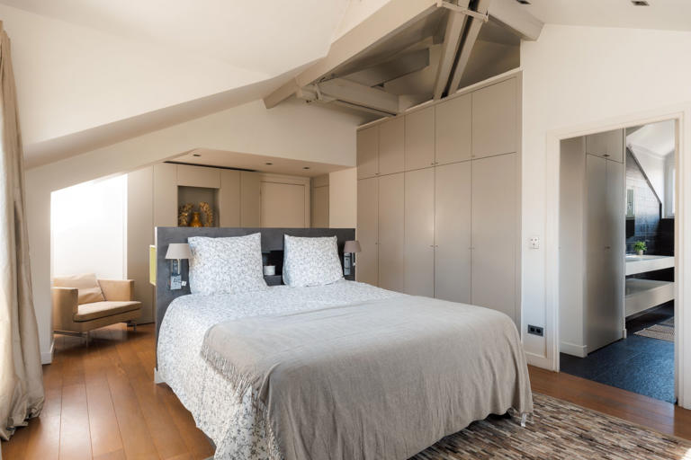 À vendre, un duplex parisien avec terrasses dans un hôtel particulier ...