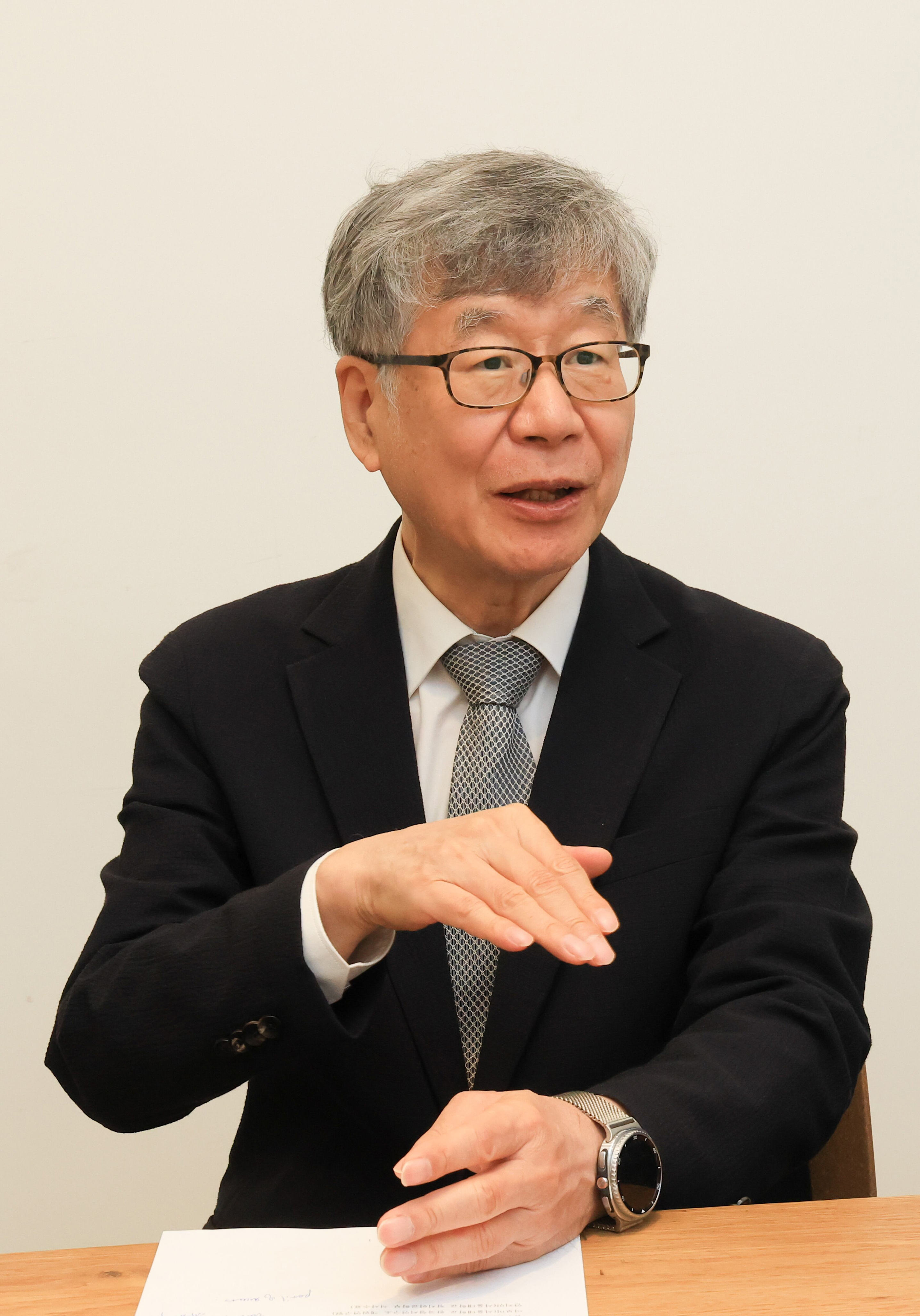 Sociologist diagnoses Korean society's 'three-insecurity' crisis amid ...