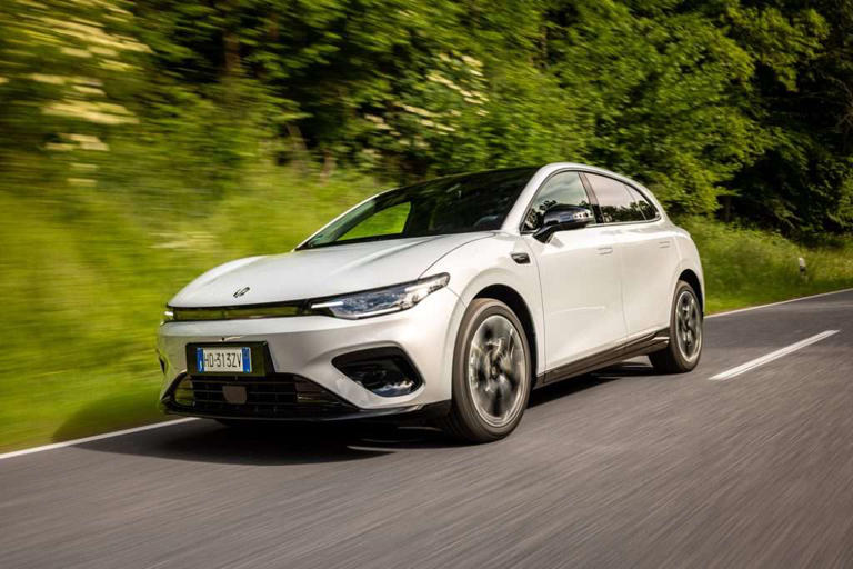 Leapmotor B05: test drive a Francoforte della nuova berlina elettrica ...