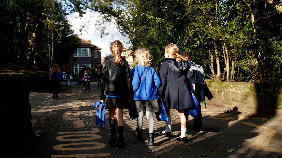 Ministers want 60% of children walking or cycling to school by 2035