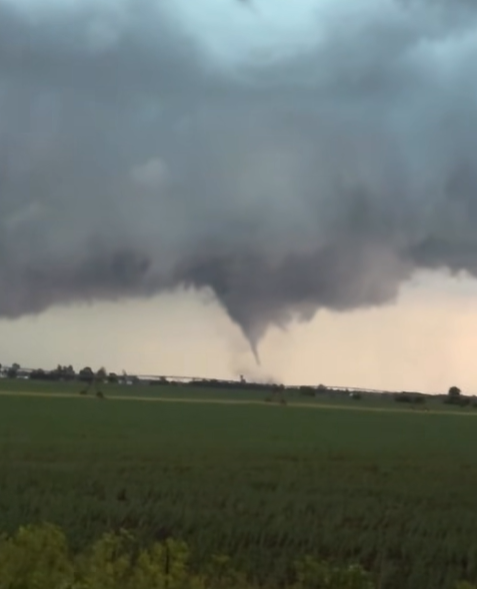 Widespread destruction: Tornadoes cause catastrophic damage in Illinois ...