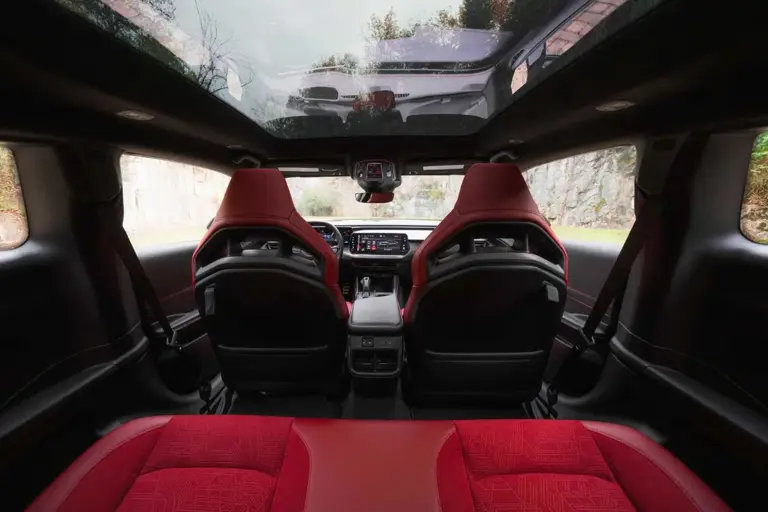 Dodge Charger 2026 in Europa, benzina biturbo o l'eretica elettrica da ...