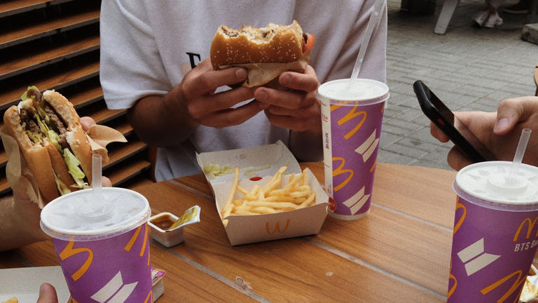 ‘Absolutely outrageous!’—Singaporeans decry 30 cents charge for extra ...