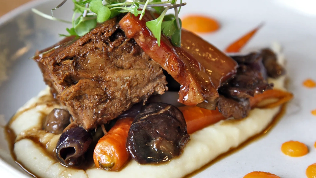 Restaurant chains serving beloved roast beef dishes