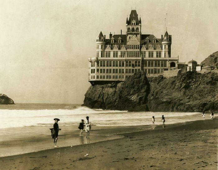 30 examples of historic architecture that no longer exist today