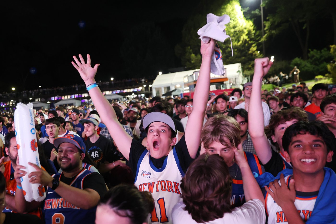 Knicks fever is colliding with World Cup buzz, and New York soccer bars ...